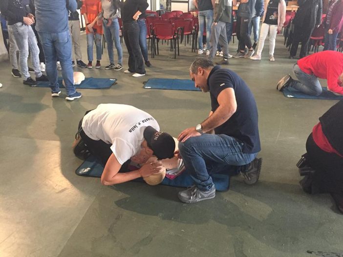 Salute: a Palermo studenti del Cannizzaro imparano le manovre di primo ... Salute: a Palermo studenti del Cannizzaro imparano le manovre di primo ...